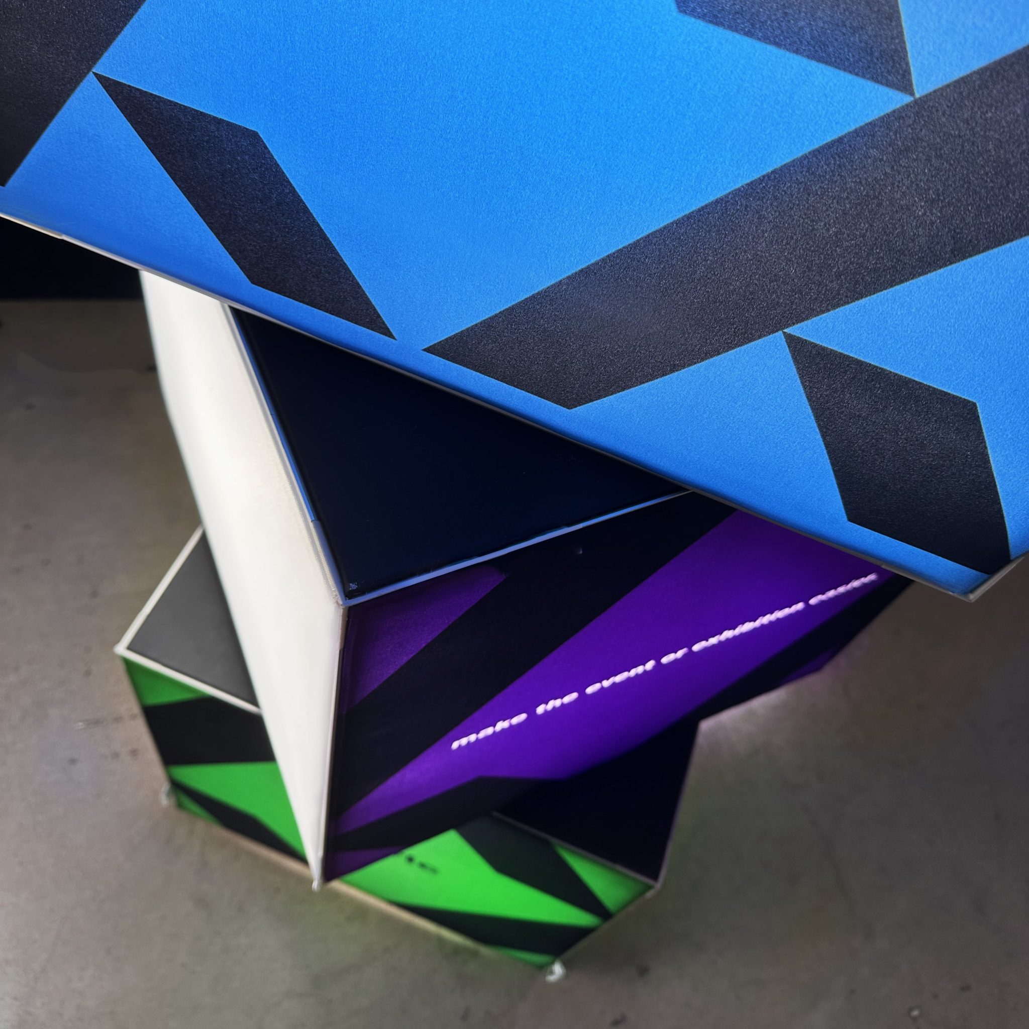 Cubic-lite กล่องไฟทรงกล่อง500x500x1500 - fabricsystems